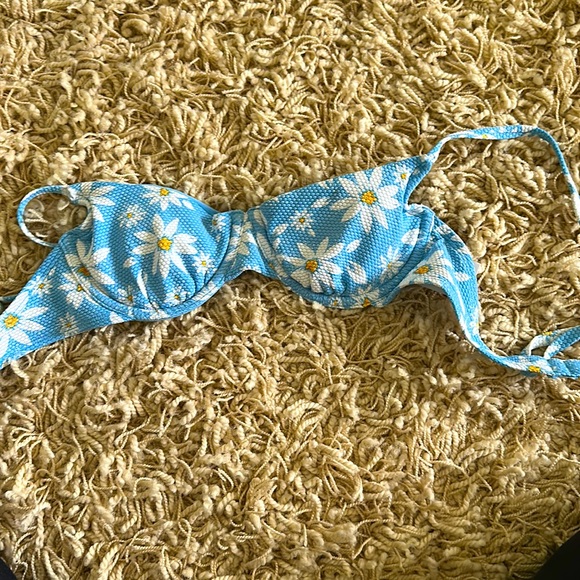 Xhilaration | Swim | Very Pretty Daisy Swimsuit Top | Poshmark